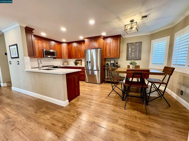 2259 Foxhill Dr