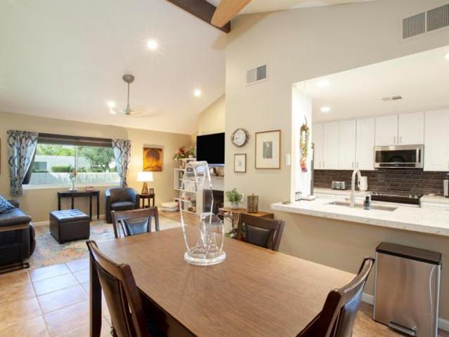 2250 N Sunshine Circle, Palm Springs, CA