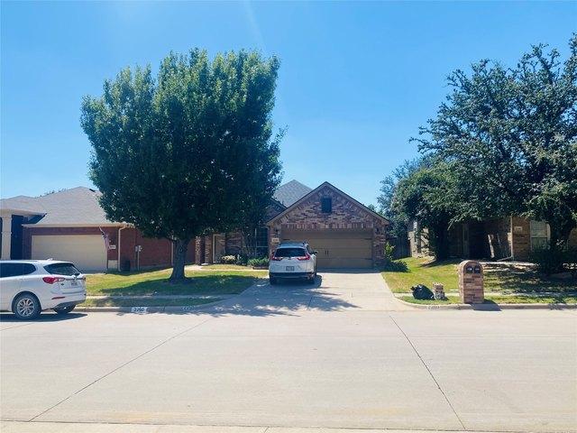 2250 Kaitlyn Dr, Weatherford, TX 76087