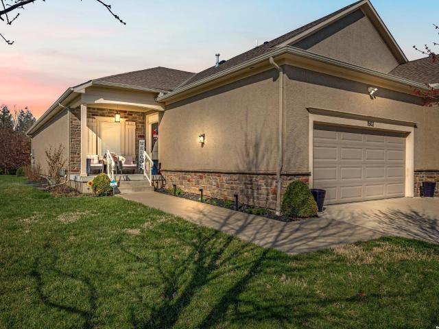 2250 Lake Pointe Dr, Unit 1502, Lawrence, KS 66049 | MLS #165594