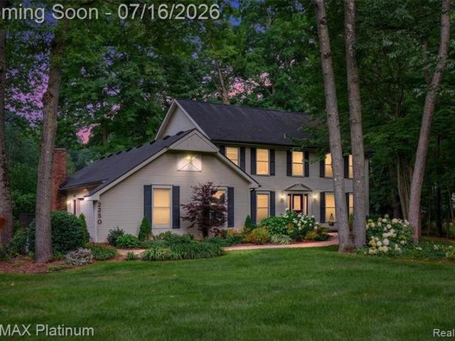 2250 Pepperidge Trl, Brighton Township, MI 48114