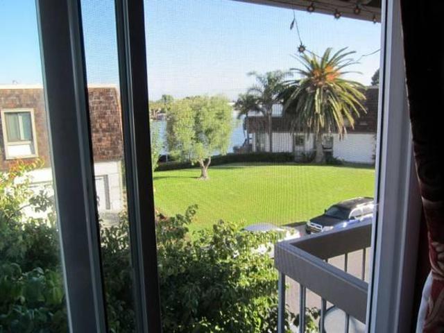 $2250 / 1br 725ft² Conveniently 1 bedroom with water views