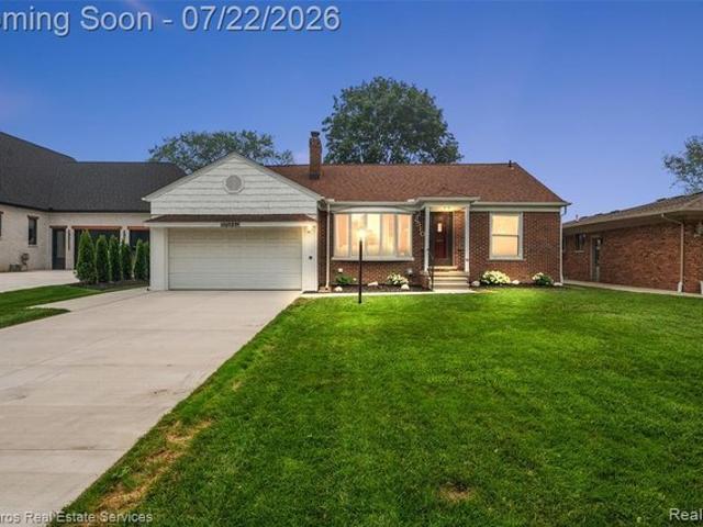 22510 Ardmore Park Dr, Saint Clair Shores, MI 48081