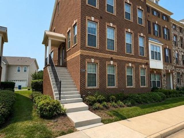 22515 Naugatuck Sq, Ashburn, VA 20148