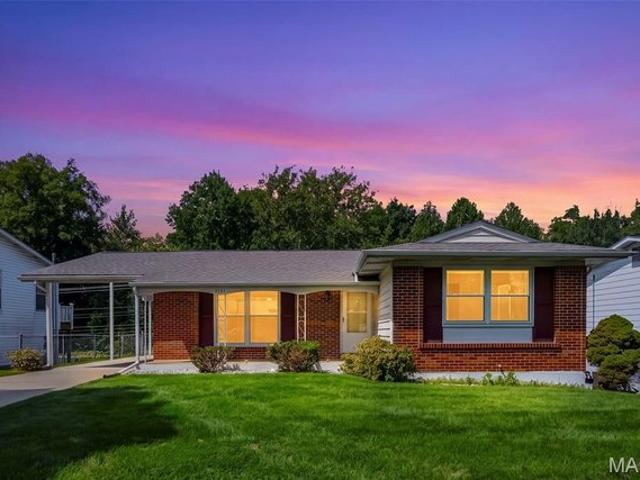 2251 Murray Forest Dr, Maryland Heights, MO 63043