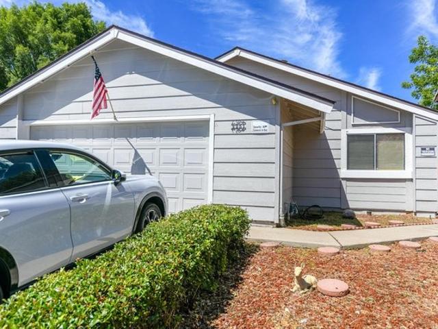 2251 Green Blossom Ct, Rancho Cordova, CA 95670
