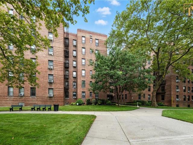 2251 Knapp Street, Unit 5A