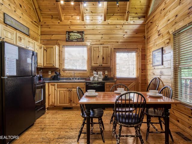 2251 Upper Middle Creek Rd 4
