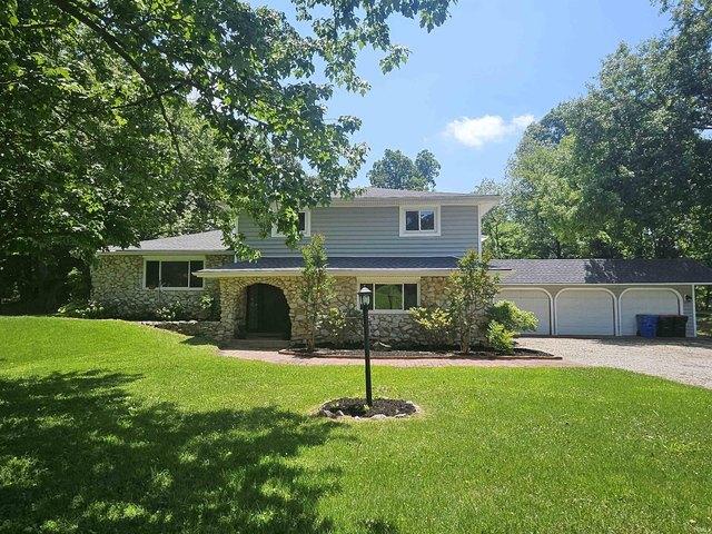 2251 Viehe Dr, Evansville, IN 47725