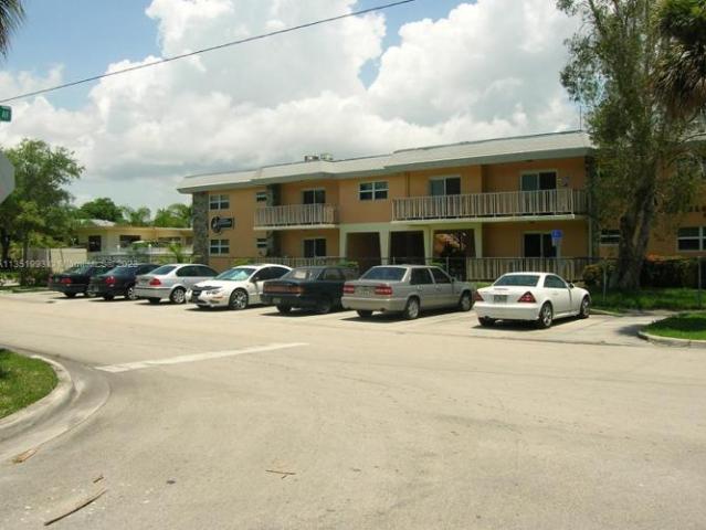 2251 170th St NE #102, North Miami Beach, FL 33160