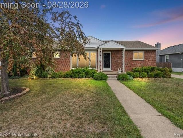 22525 Saint Gertrude St, Saint Clair Shores, MI 48081