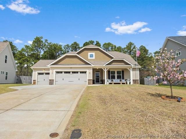 2252 Andalusian Dr, Hope Mills, NC 28348