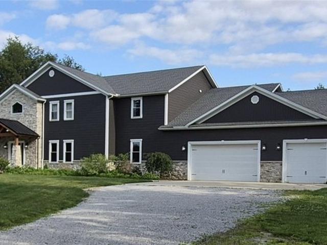 2252 Applegrove St NE, Canton, OH 44721