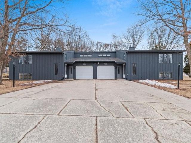 2252 Deer Trl, Green Bay, WI 54302