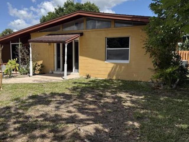 2252 Laden Rd, Melbourne, FL 32935