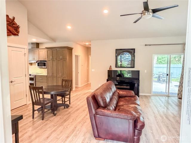 2252 W Rosecrans Court