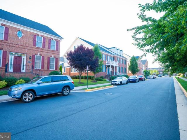 22535 Willington Square