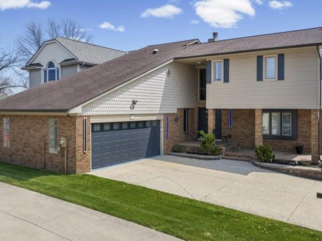 22539 Maple St, Saint Clair Shores, MI 48081