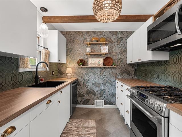 2253 Canterbury Road