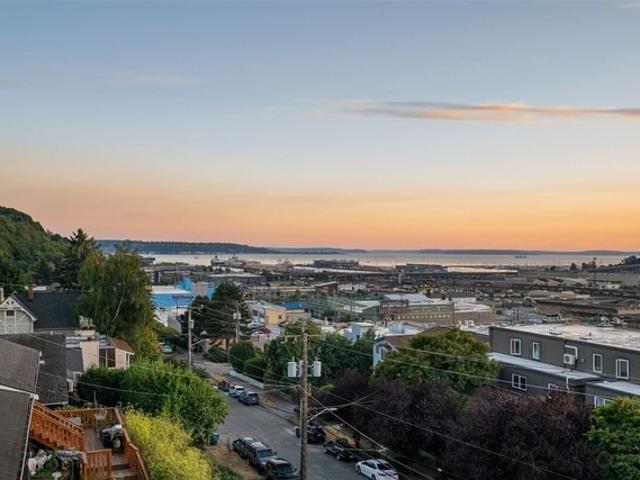 2253 Gilman Dr W Apt 406, Seattle, WA 98119