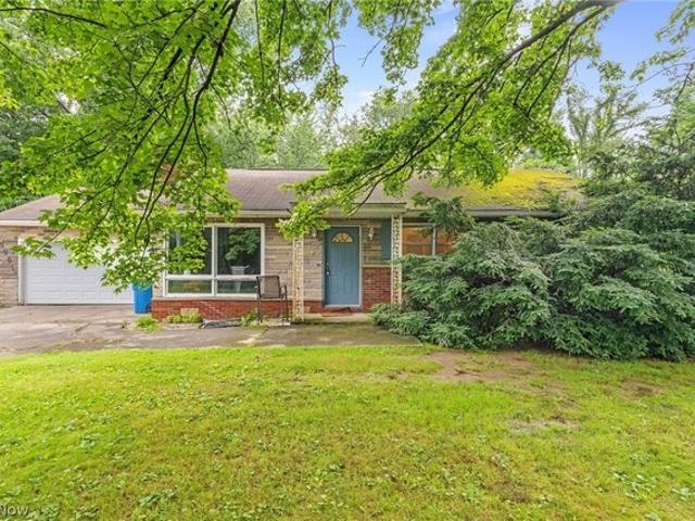 2253 HI Vue Dr, Green, OH 44312