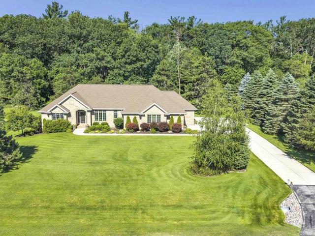 2253 Tumbleweed Trl, Suamico, WI 54313