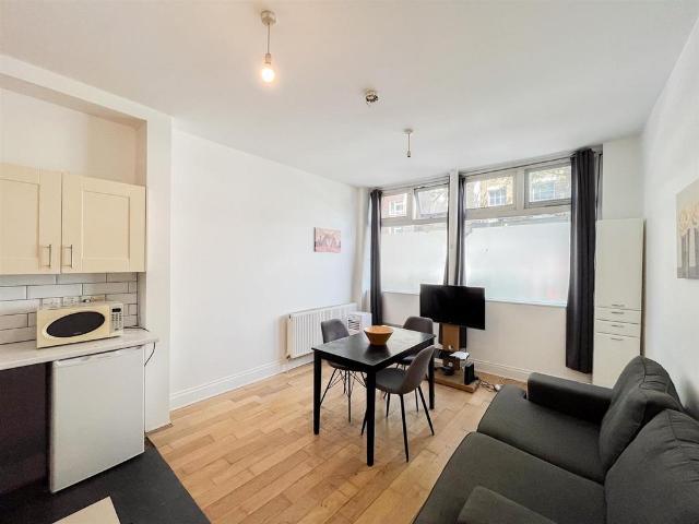 225 227 Royal College Street. 1 bed flat to rent £1,750 pcm £404 pw
