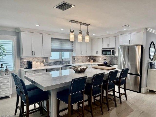 225 5th Ave S Apt 103, Naples, FL 34102