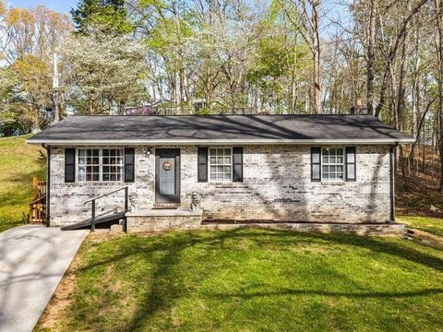 225 Country Way Dr, La Follette, TN 37766