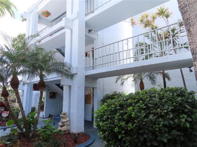 225 Country Club Dr, Unit C225, Largo, FL 33771 | MLS #TB8485 | Compass