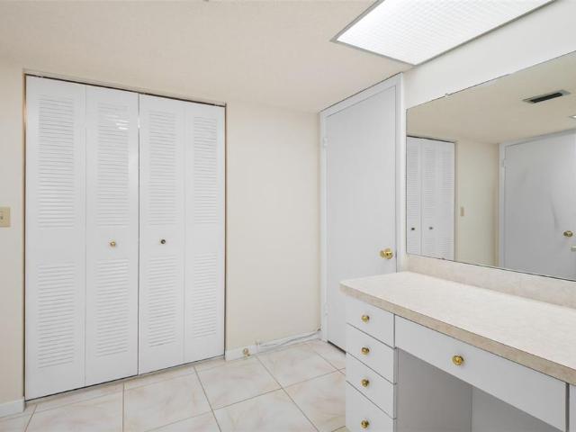 225 Country Club Dr, Unit F1401, Largo, FL 33771 | MLS #TB8482
