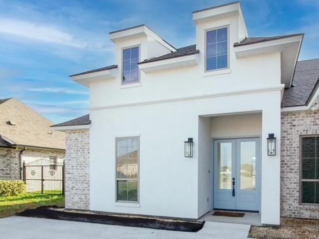 225 Cove Pointe Drive