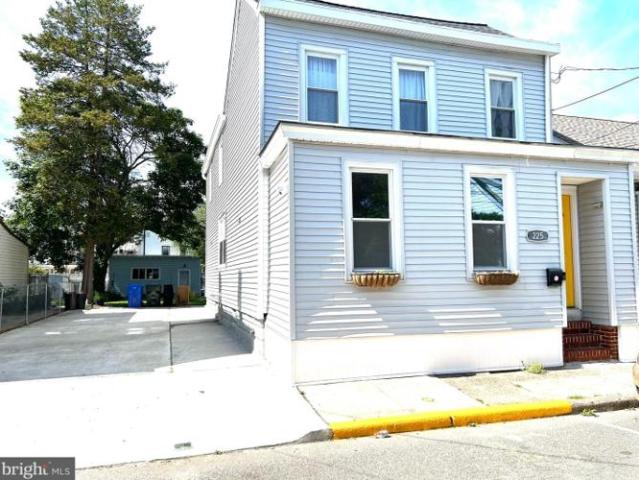 225 Conover St, Burlington, NJ 08016