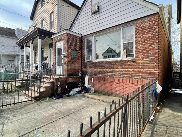 225 Cator Ave