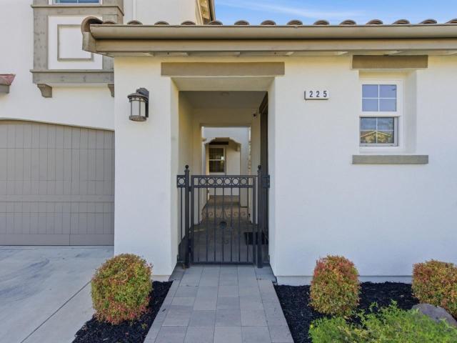 225 Calle Del Rey