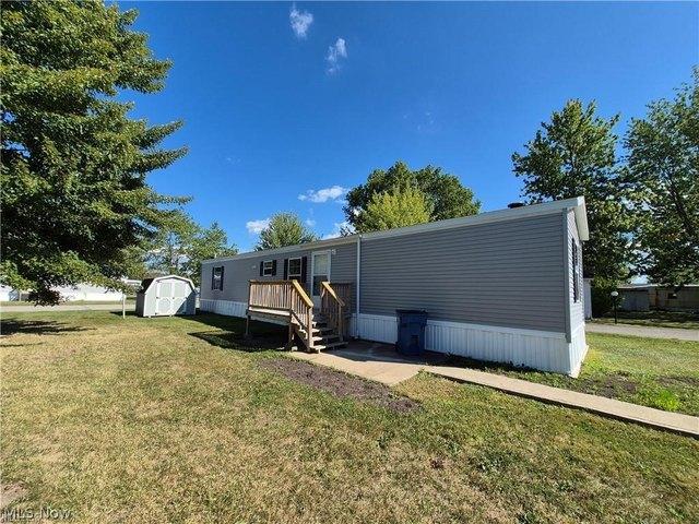 225 Cedar Brook Dr, Elyria, OH 44035