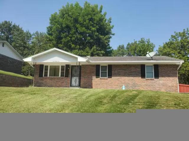 225 CHEROKEE DR, JEFFERSON CITY, MO 65101 Single Family Reside.