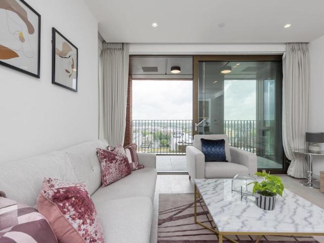 225 City Road, London EC1V 2 bed apartment to rent £4,225 pcm £975 pw
