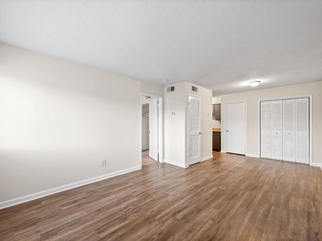 225 Clara Drive # 4J