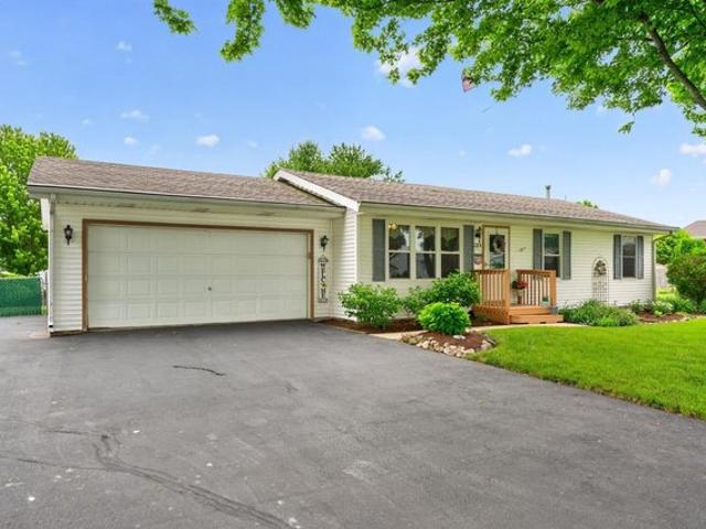 225 Cloud Mist Dr, Capron, IL 61012