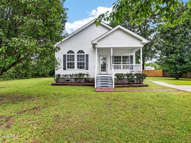 225 Boyington Dr, Midway Park, NC 28544