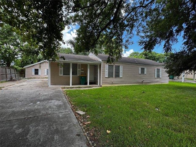 225 Beatrice St, La Marque, TX 77568