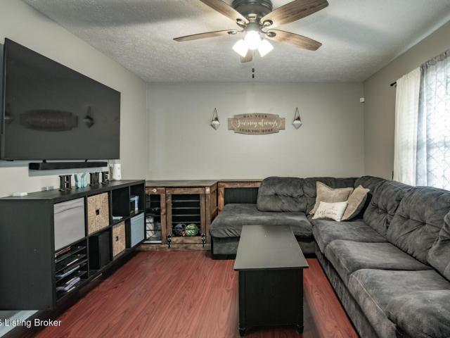 225 Beechwood Ln