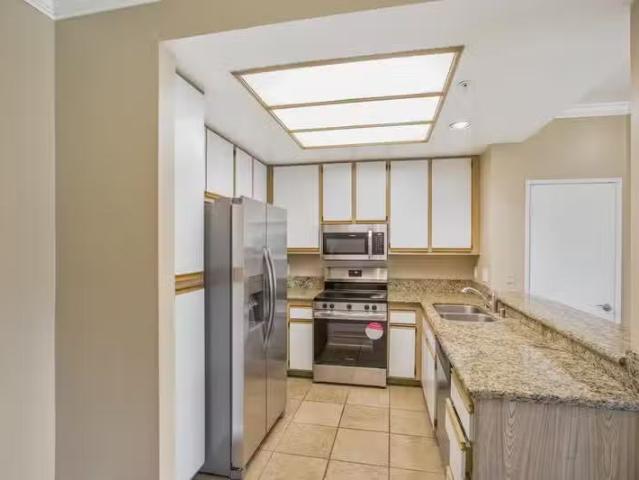225 Gallery Way Condos in Tustin, CA