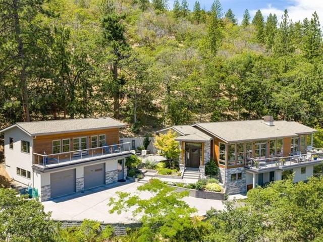 225 Grandview Dr, Ashland, OR 97520