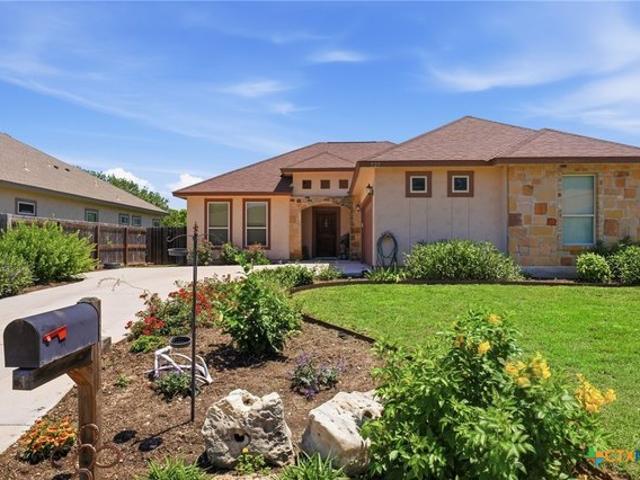 225 Greenway Dr, Seguin, TX 78155