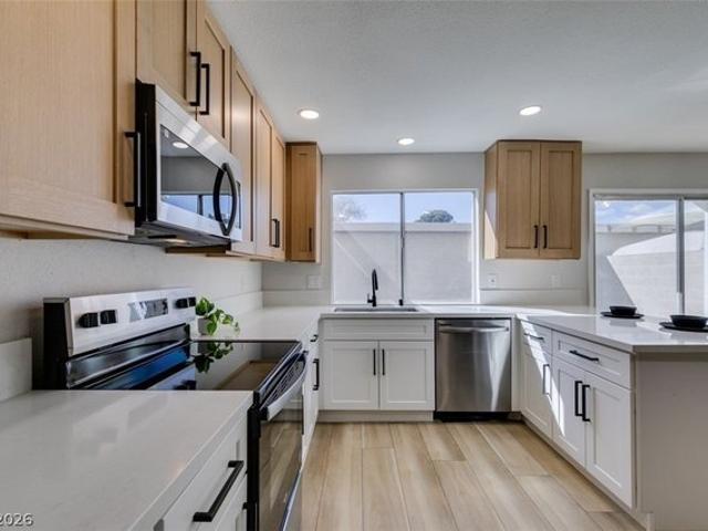 225 Greenbriar Townhouse Way, Las Vegas, NV 89121