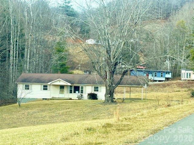 225 Davis Rd, Crumpler, NC 28617