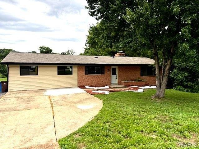 225 Day Dr, Ferguson, MO 63135