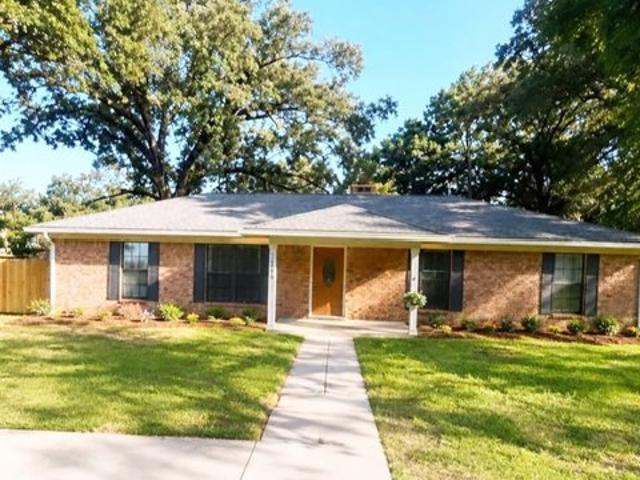 225 Denise Ln, Spanish Fort, AL 36527